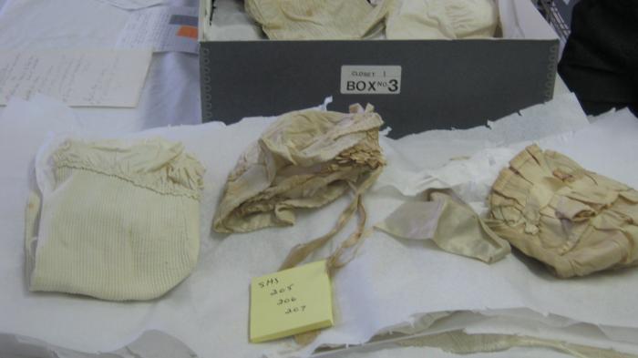 Connecticut Collections : Physical Object : bonnet [SHS 205]